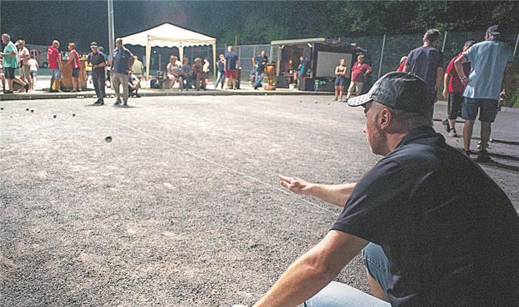 Boule spielen bis tief in die Nacht bei den Aize Open
