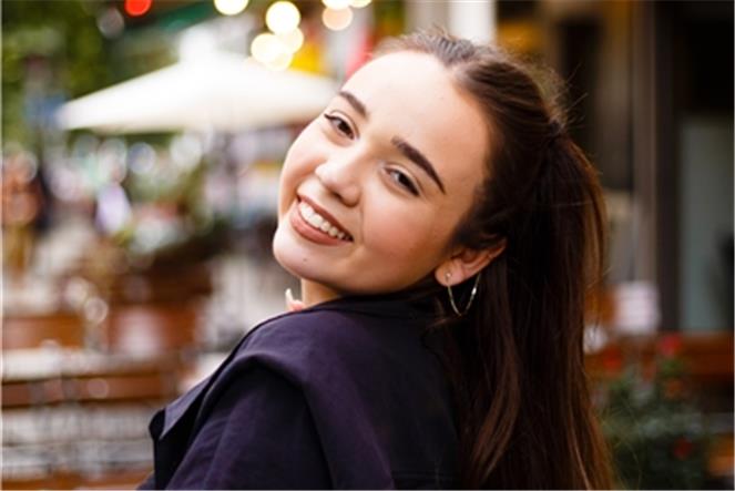 Unter dem Namen „julesboringlife“ hat eine 19-Jährige aus der Region ...